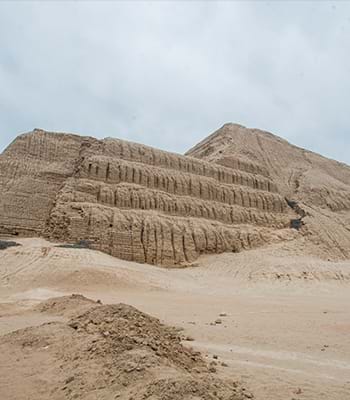 Huaca del Sol and Huace de la Luna, where Ai-apaec tells his