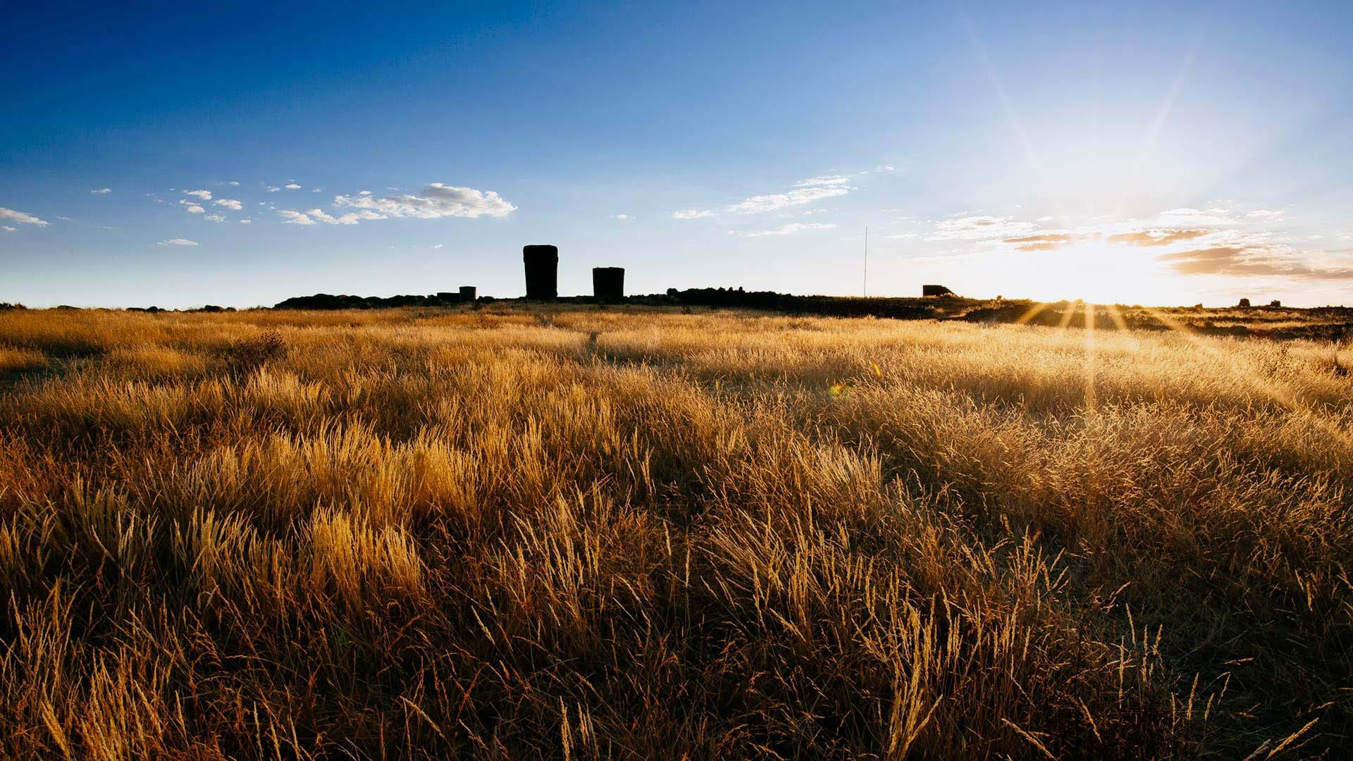 Las Chullpas de Sillustani en Puno | Perú Travel