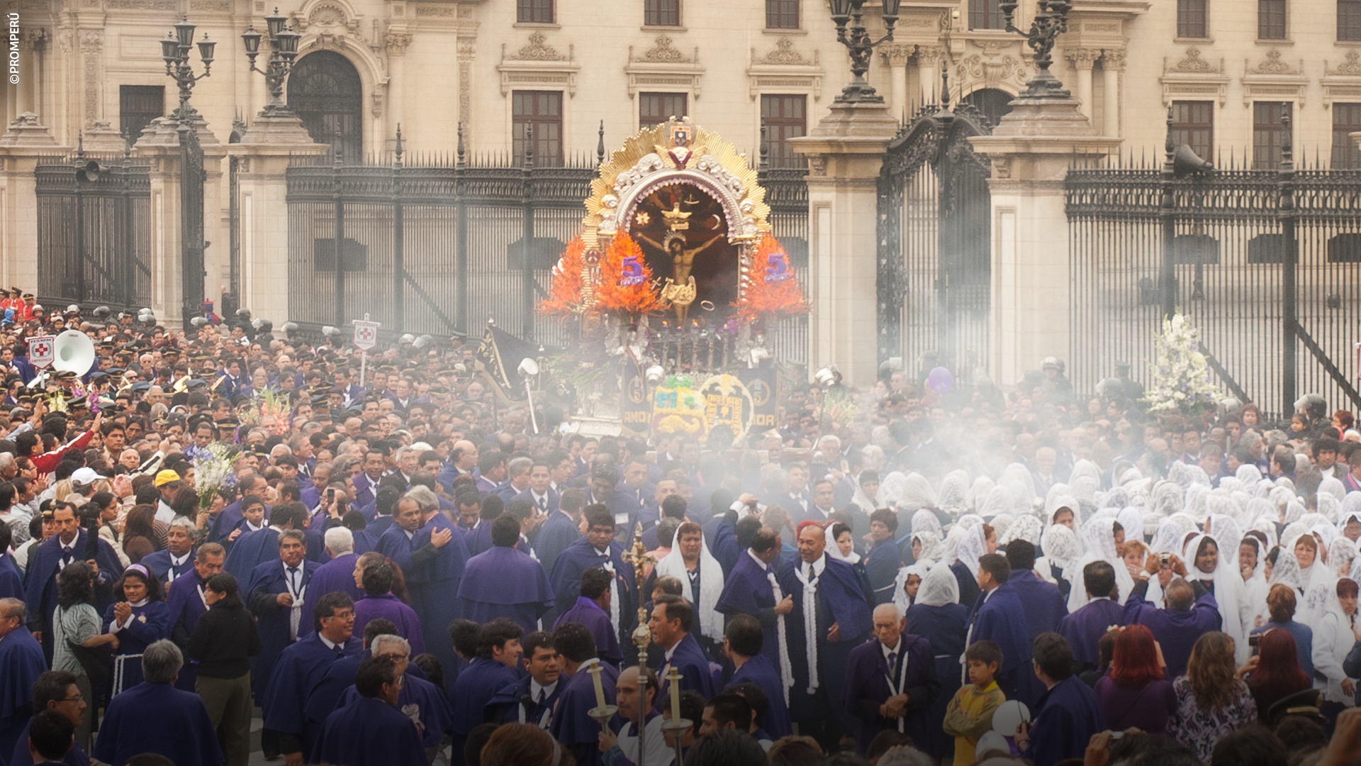 Octubre en Perú: Fe, sabor y color en el mes morado