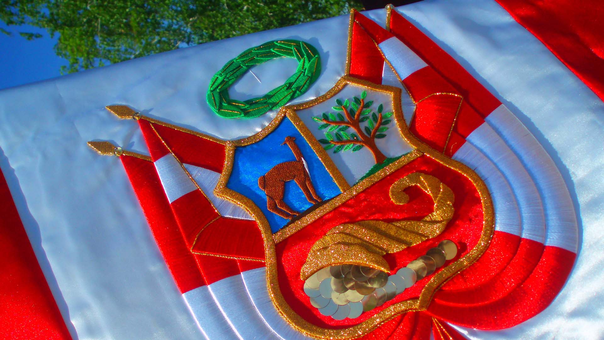 ¿Qué significan los elementos del escudo del Perú?